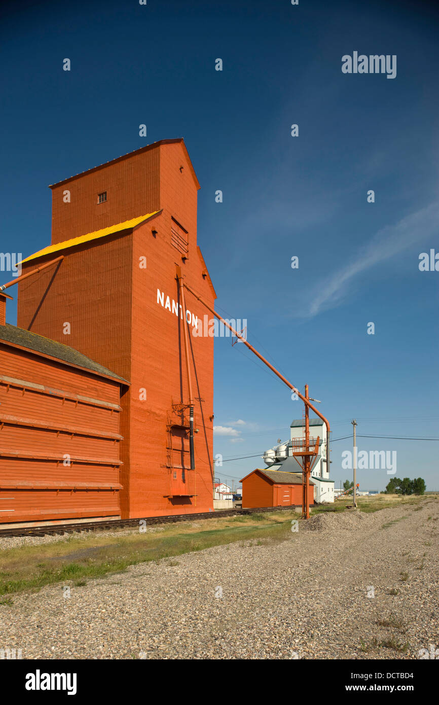 Wood grain elevators hi-res stock photography and images - Alamy