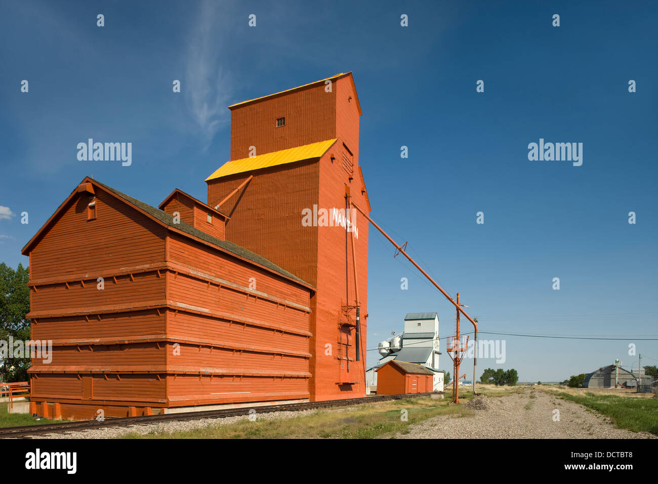 ROW OF WOOD FRAMED GRAIN ELEVATORS NANTON ALBERTA CANADA Stock Photo ...