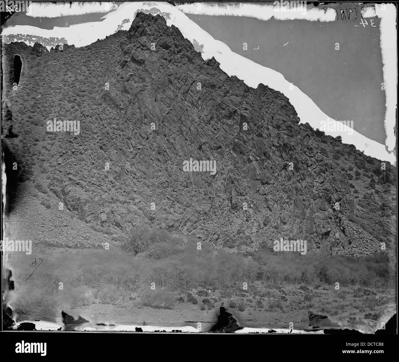 Cleavage feature hi-res stock photography and images - Alamy