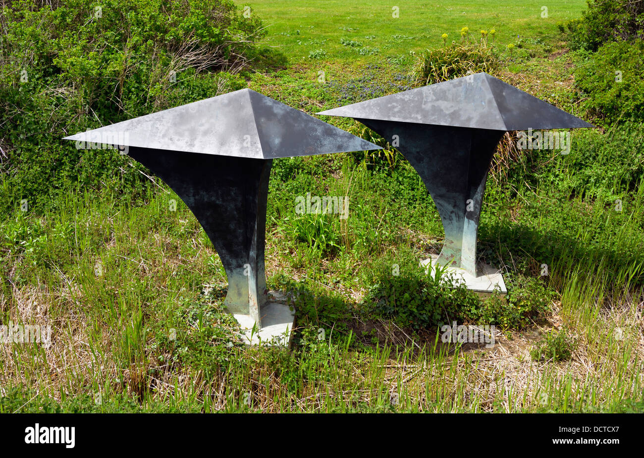 'Migrant', sculpture by Alison Wilding. Snape Maltings, Suffolk ...