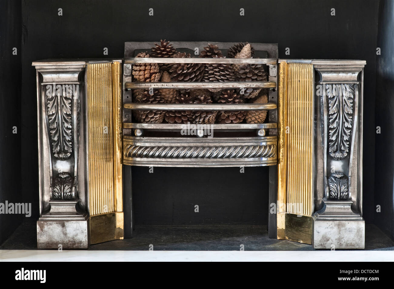 Fire grate hi-res stock photography and images - Alamy