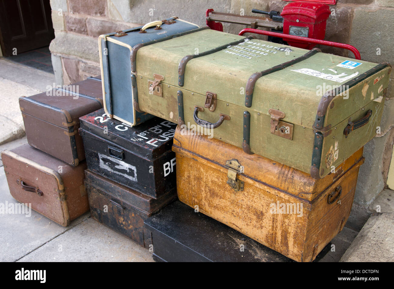 Old cases hi-res stock photography and images - Alamy