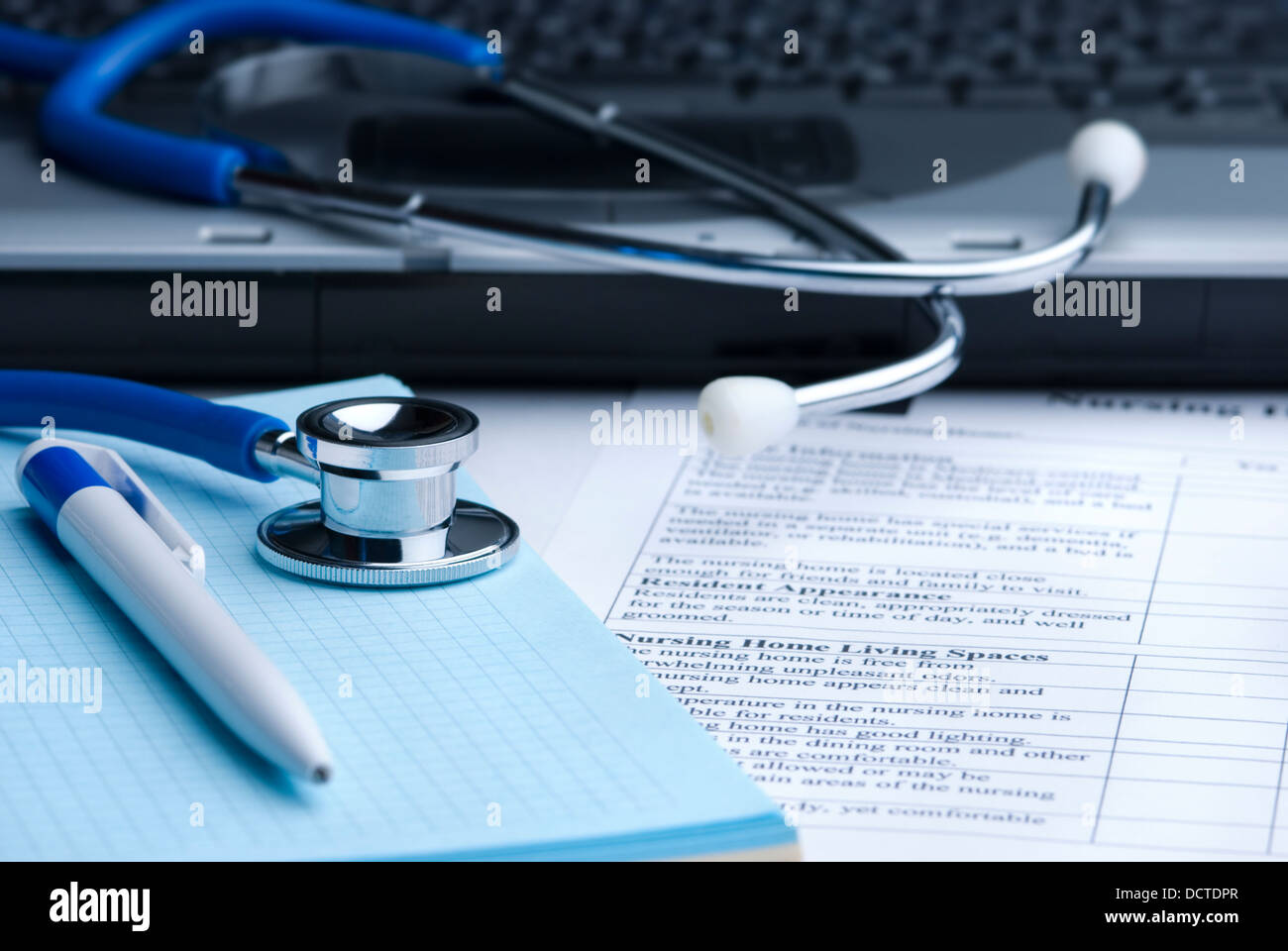 Medical symbol computer hi-res stock photography and images - Alamy