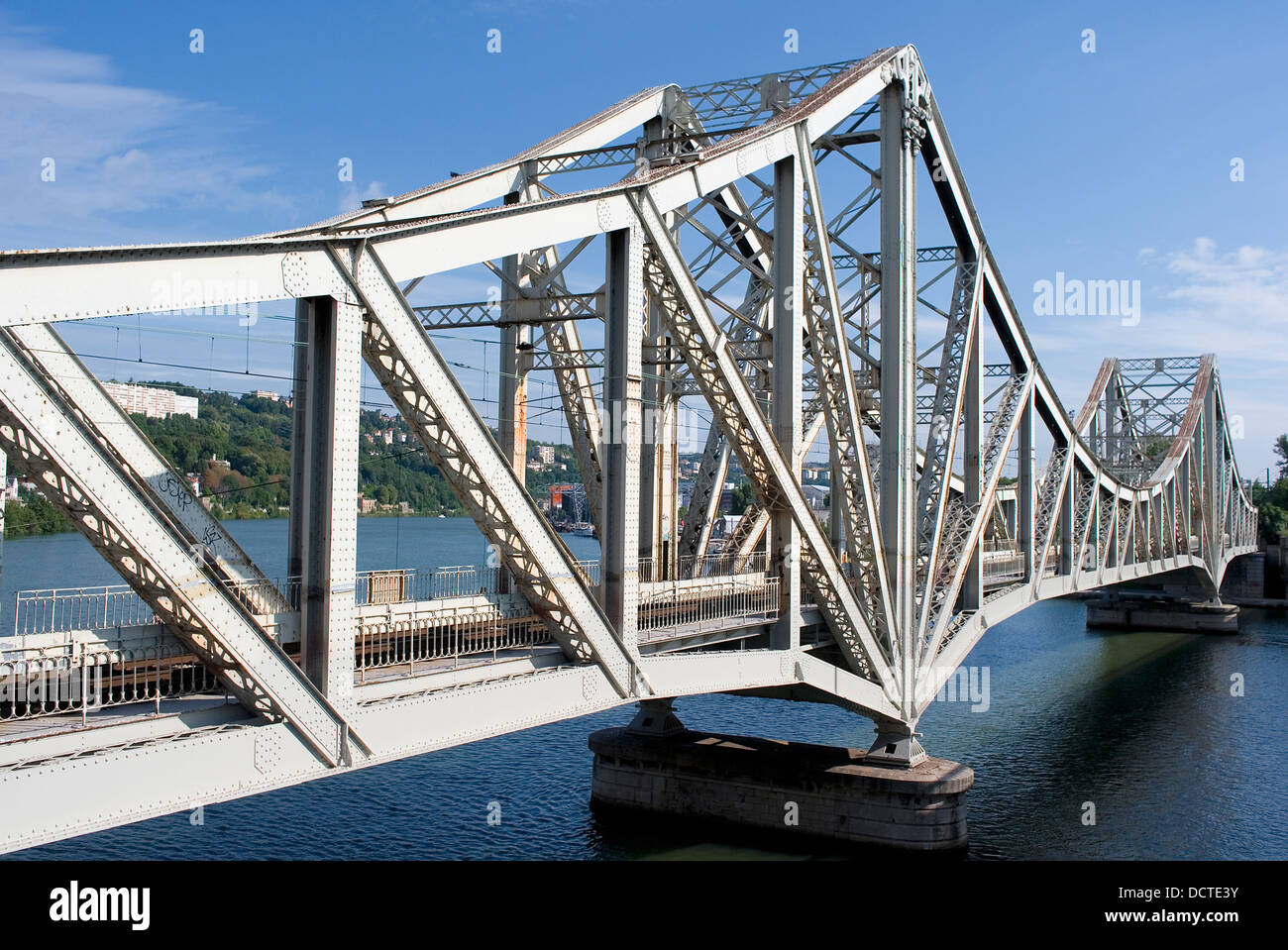 Metal train bridge hi-res stock photography and images - Alamy