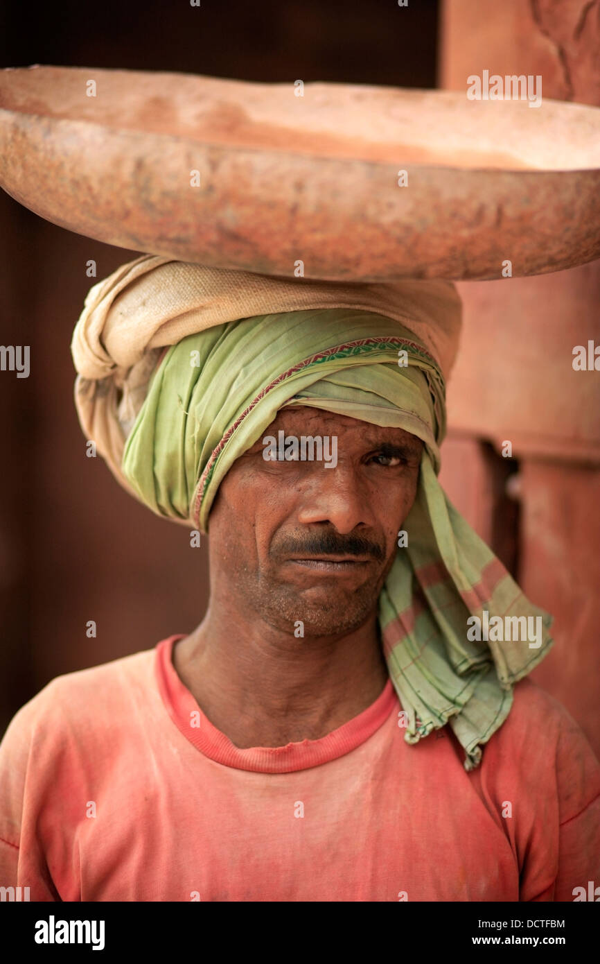 Man carrying bowl on head hi-res stock photography and images - Alamy