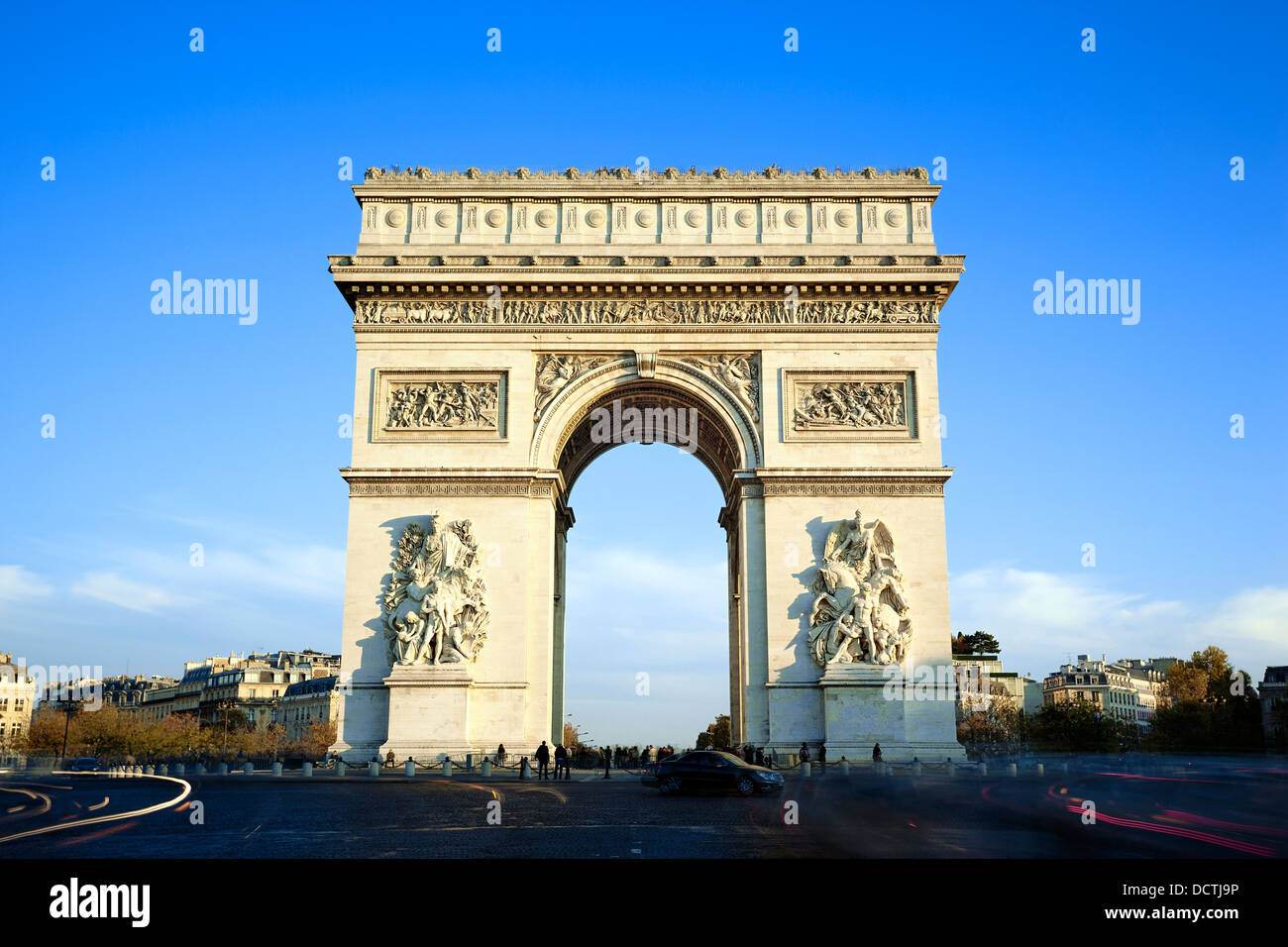 horizontal view of famous Arc de Triomphe Stock Photo - Alamy