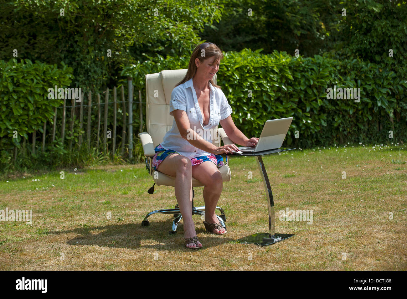 Garden office hi-res stock photography and images - Alamy