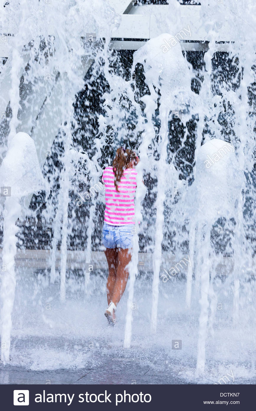 Fountain Girl Soaking Wet Stock Photos & Fountain Girl Soaking Wet ...