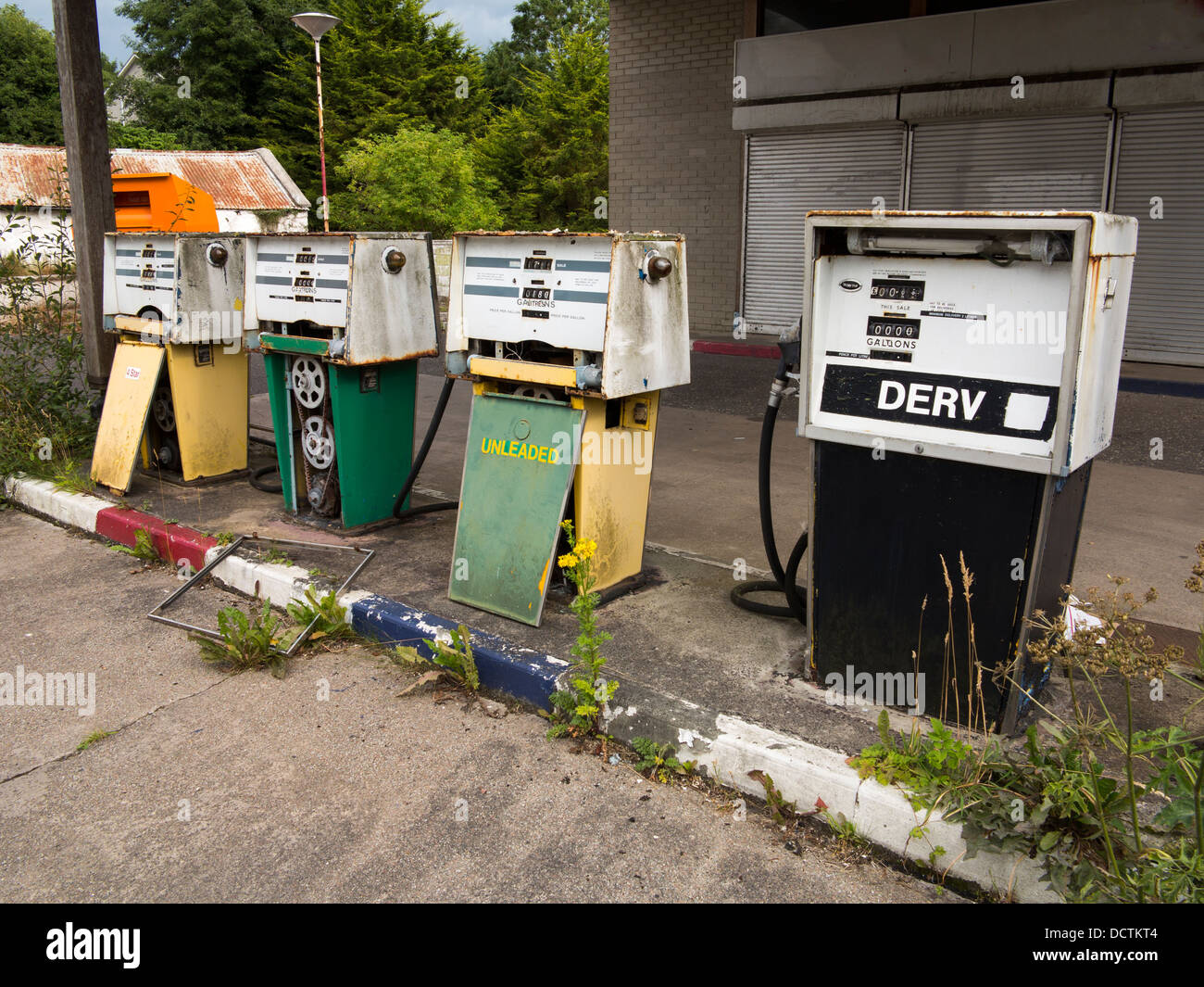 Old fuel pumps hi-res stock photography and images - Alamy