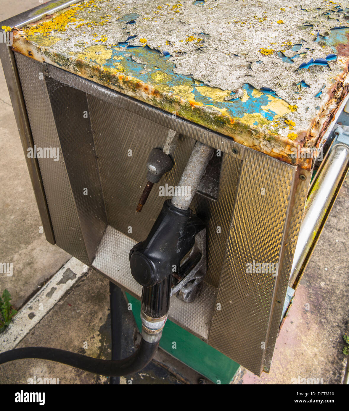 Vintage fuel pump signs hi-res stock photography and images - Alamy