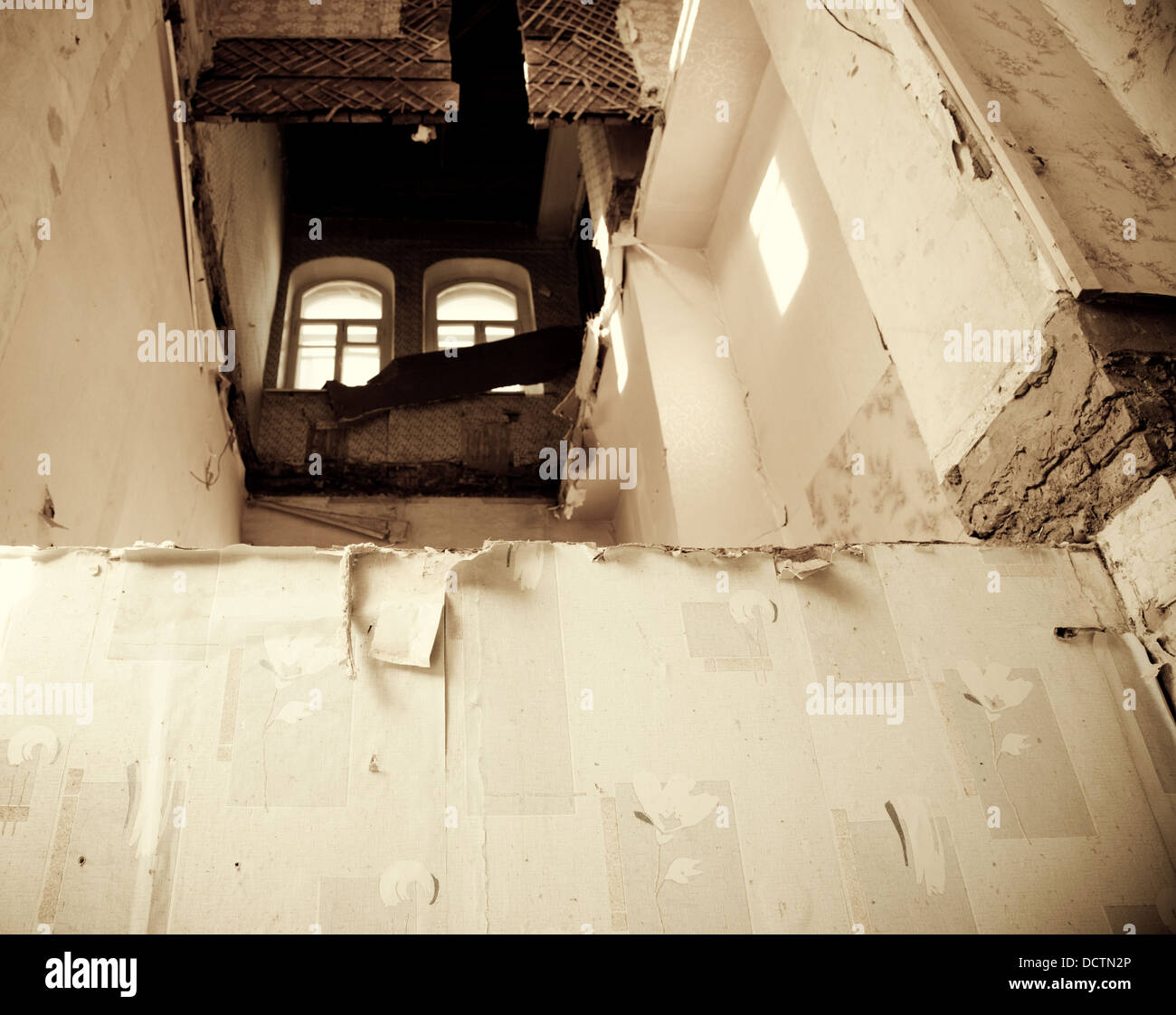 Earthquake door hi-res stock photography and images - Alamy