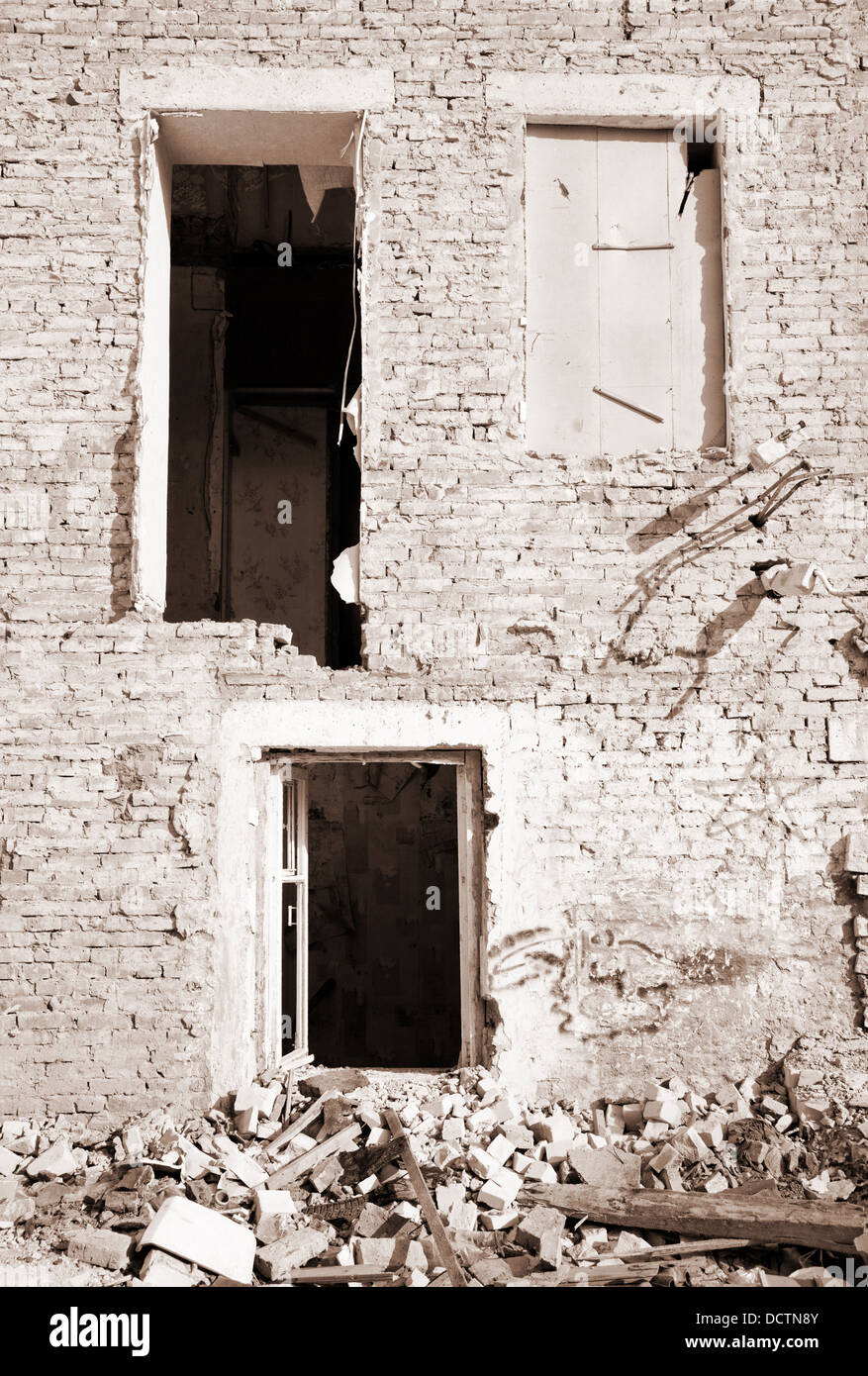 Earthquake door hi-res stock photography and images - Alamy