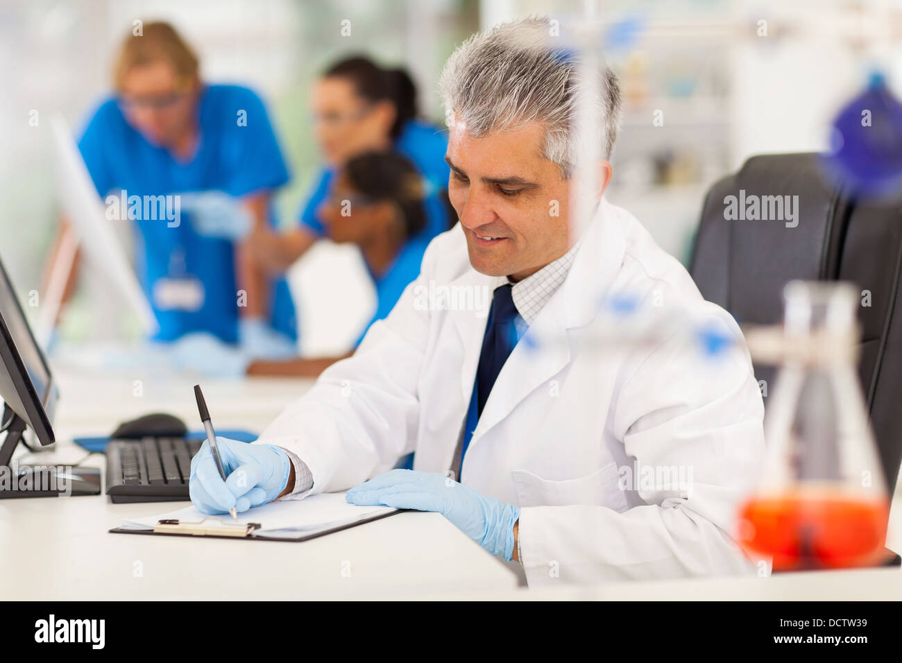 Researcher laboratory hi-res stock photography and images - Alamy