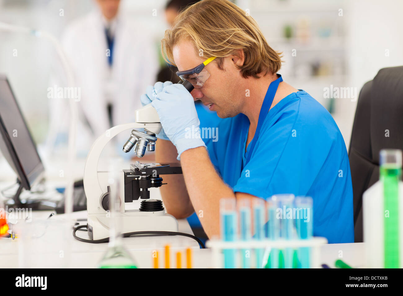 Medical researcher hi-res stock photography and images - Alamy