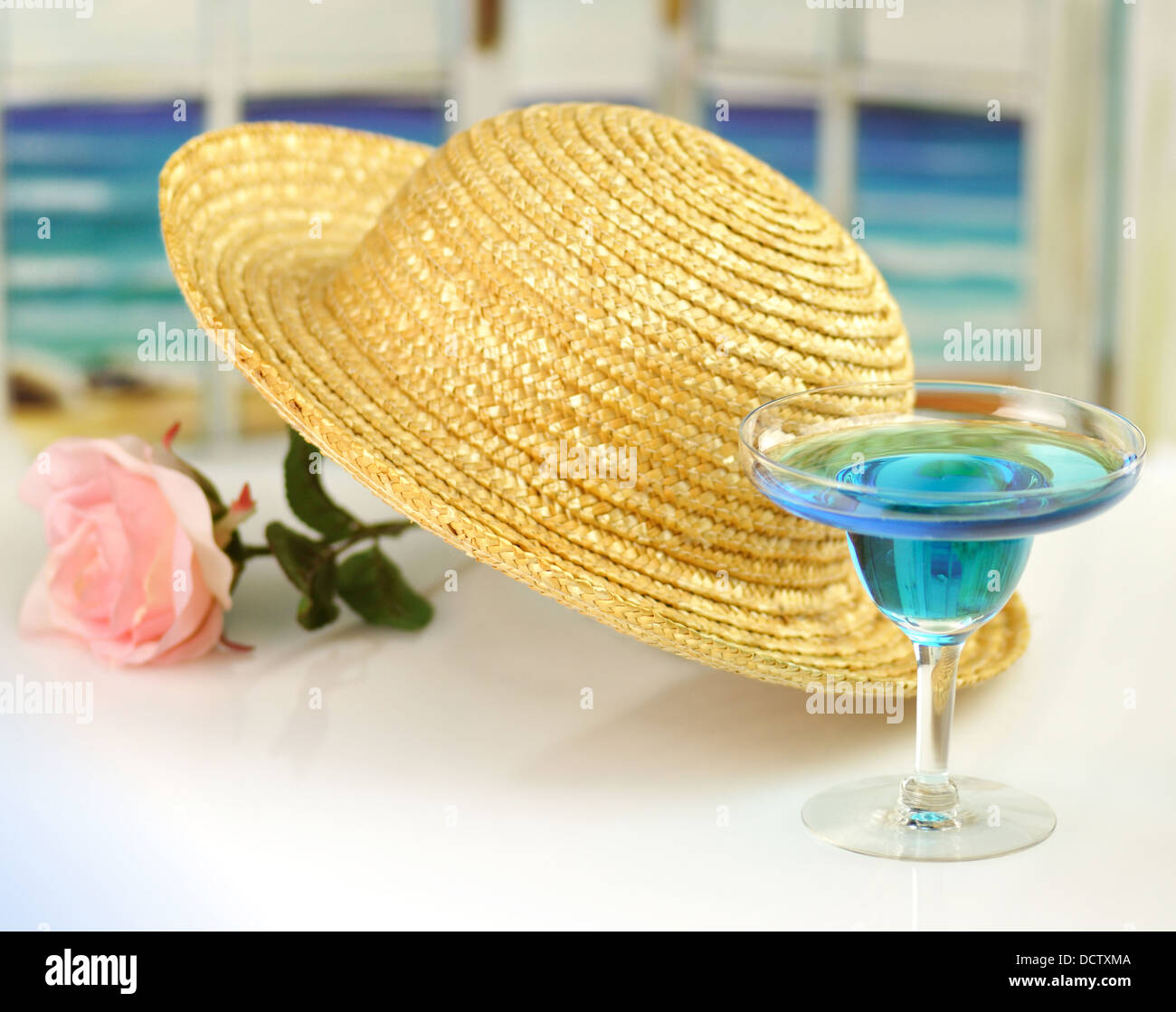 straw hat and cocktail Stock Photo - Alamy