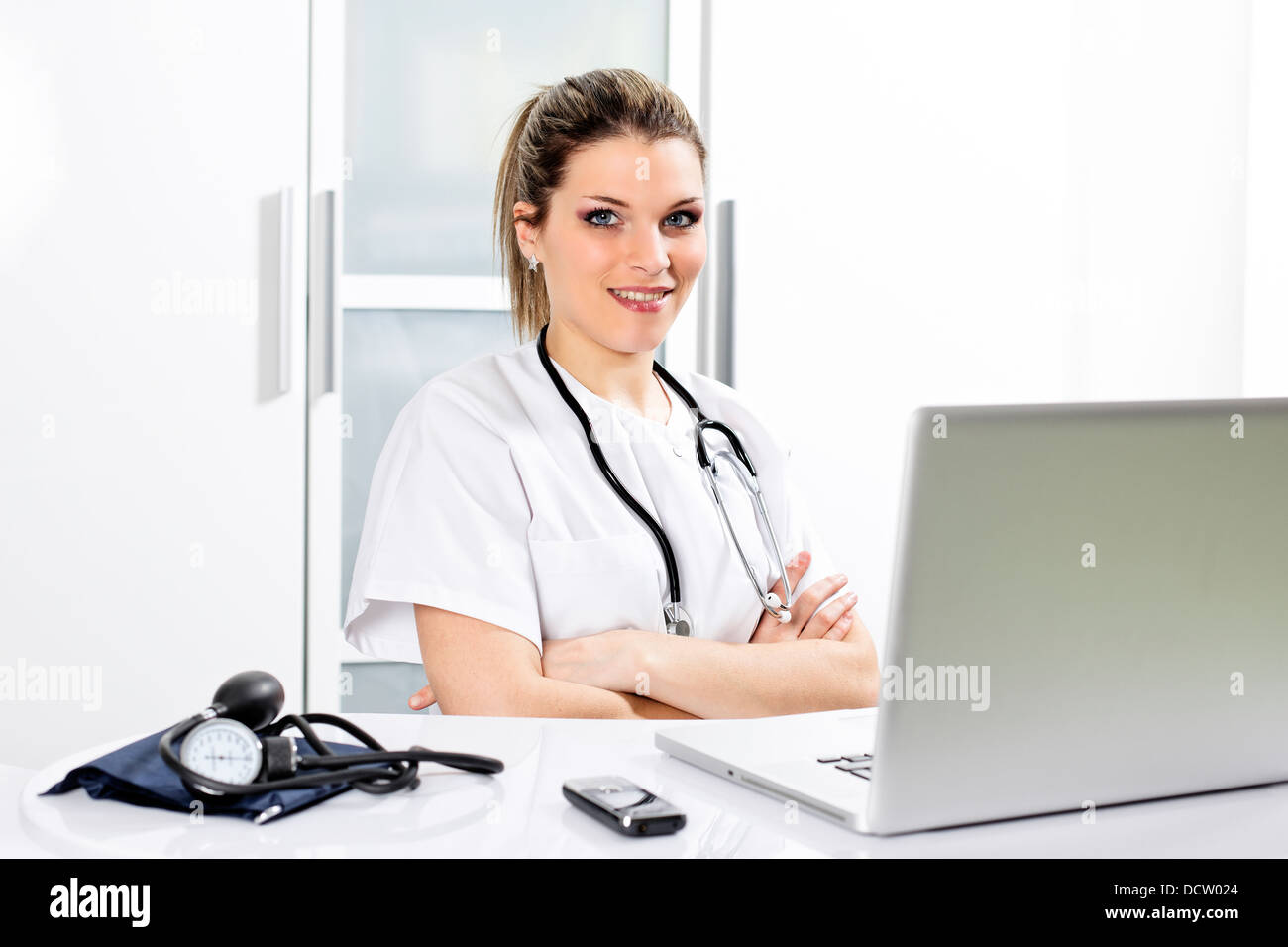woman doctor with computer Stock Photo - Alamy