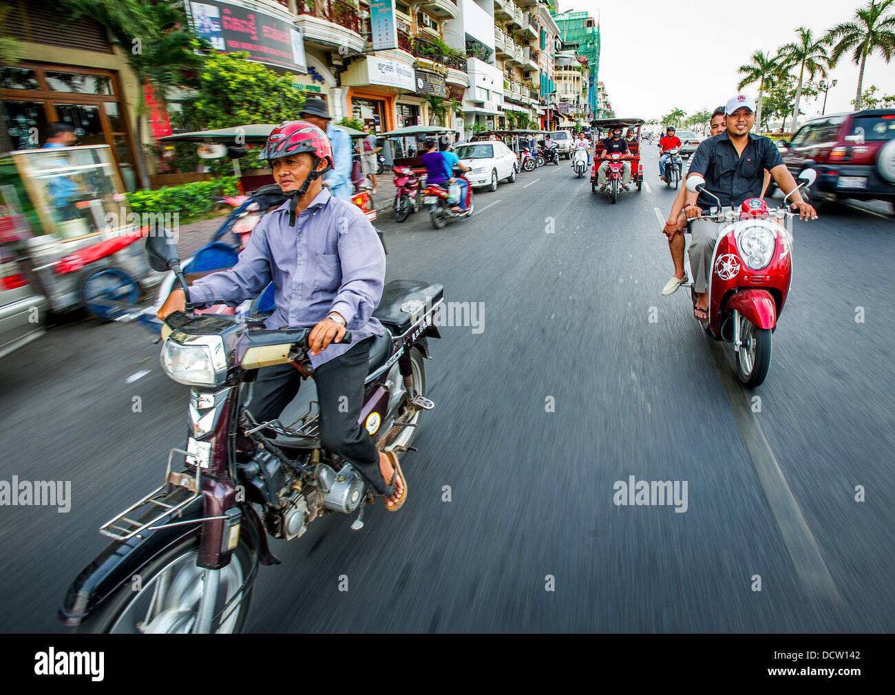 Roaming along the streets hi-res stock photography and images - Alamy