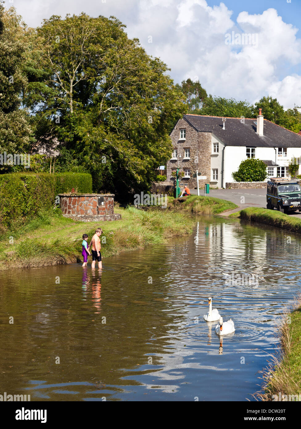 Rural countryside english village hi-res stock photography and images ...