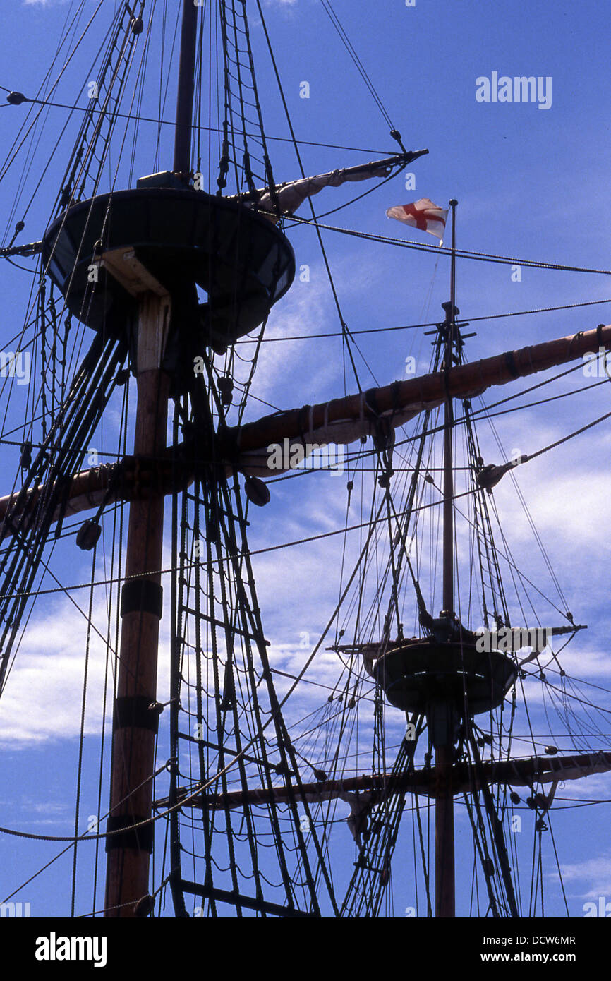 Mast rigging hms victory hi-res stock photography and images - Alamy