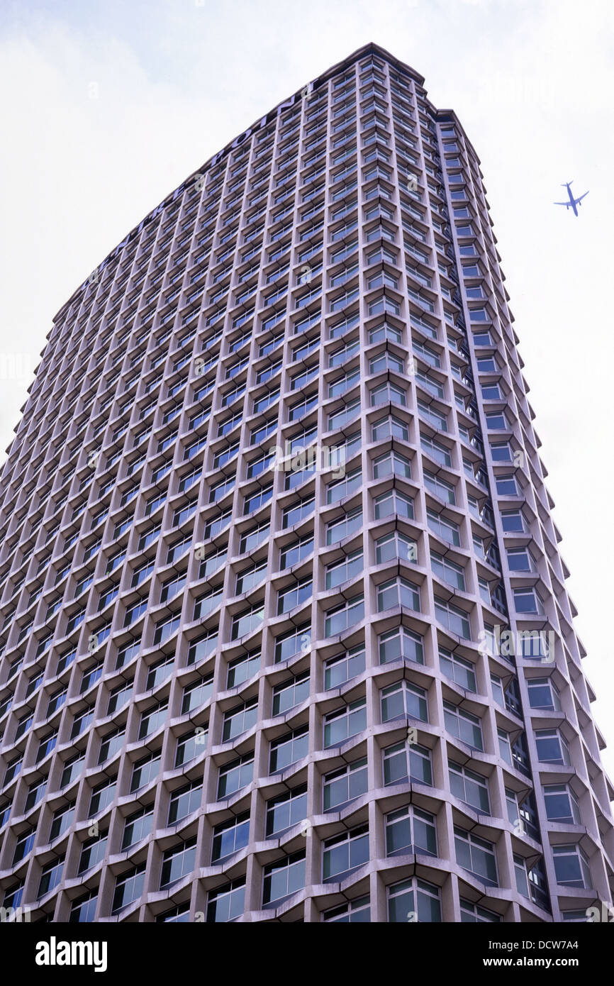 Building office block london centrepoint hi-res stock photography and ...