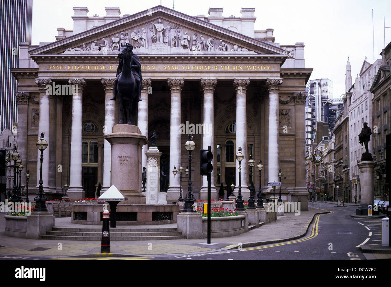 Harrods bank hi-res stock photography and images - Alamy