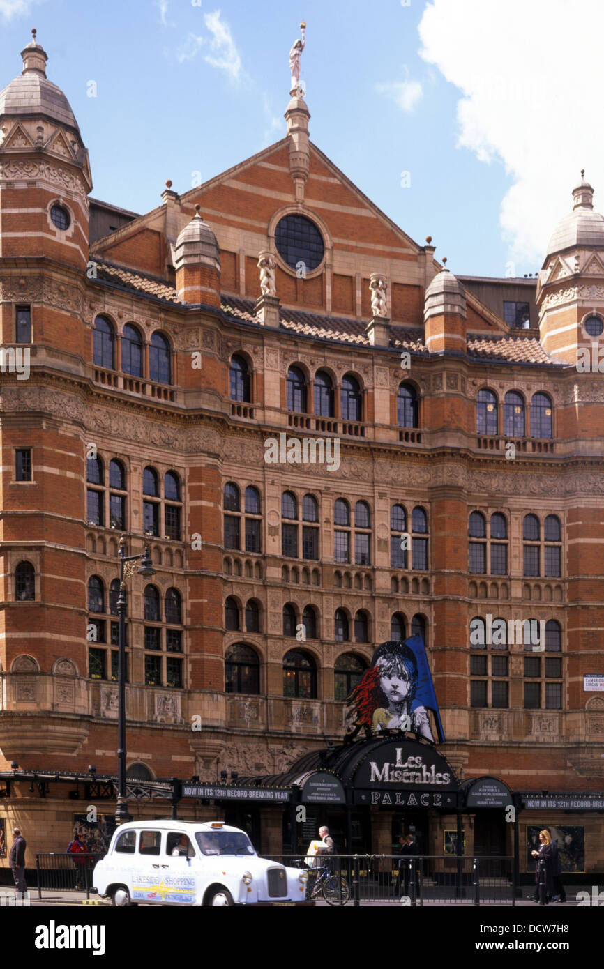 Palace theatre cambridge circus hi-res stock photography and images - Alamy