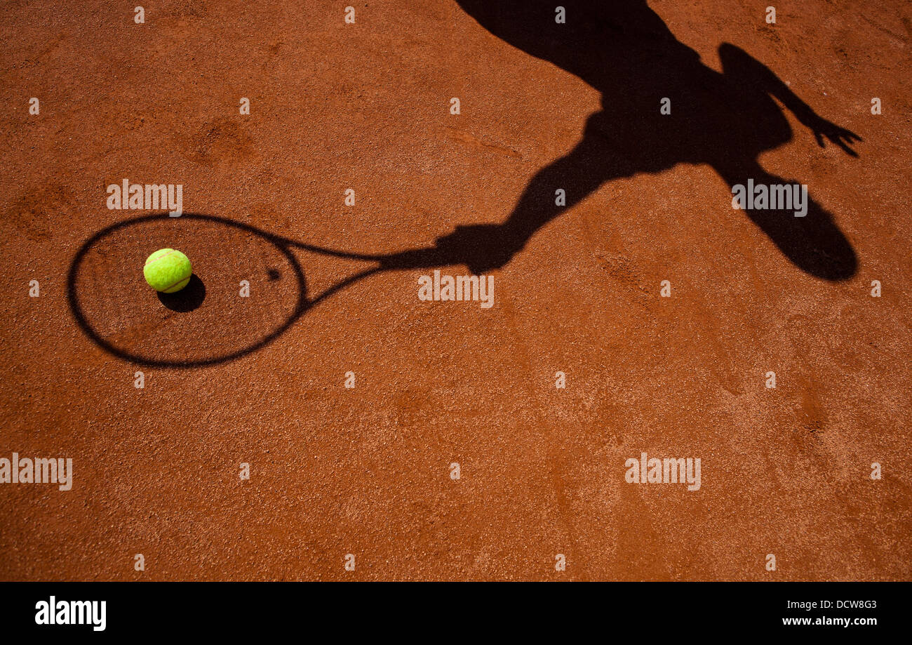 shadow of a tennis player in action on a tennis court Stock Photo - Alamy