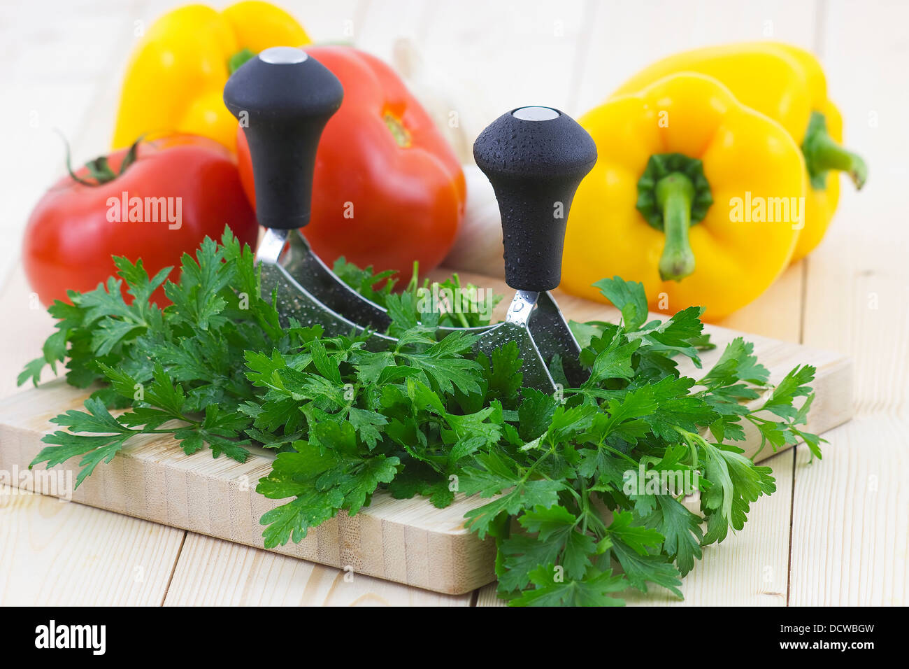Freshly chopped parsley and vegetables Stock Photo - Alamy