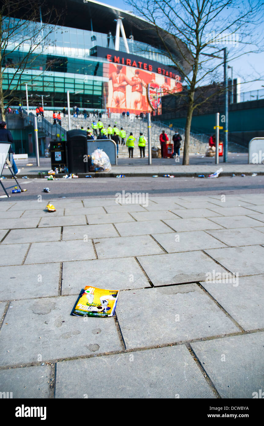 Outside a football stadium hi-res stock photography and images - Alamy