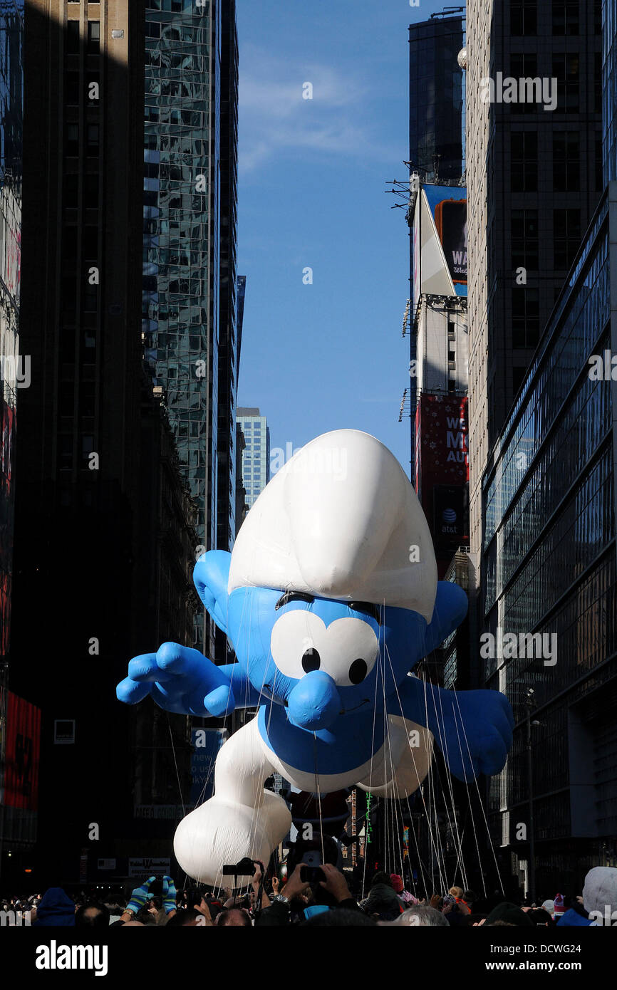 Smurf, balloon float at Macy's 85th Annual Thanksgiving Day Parade. New ...