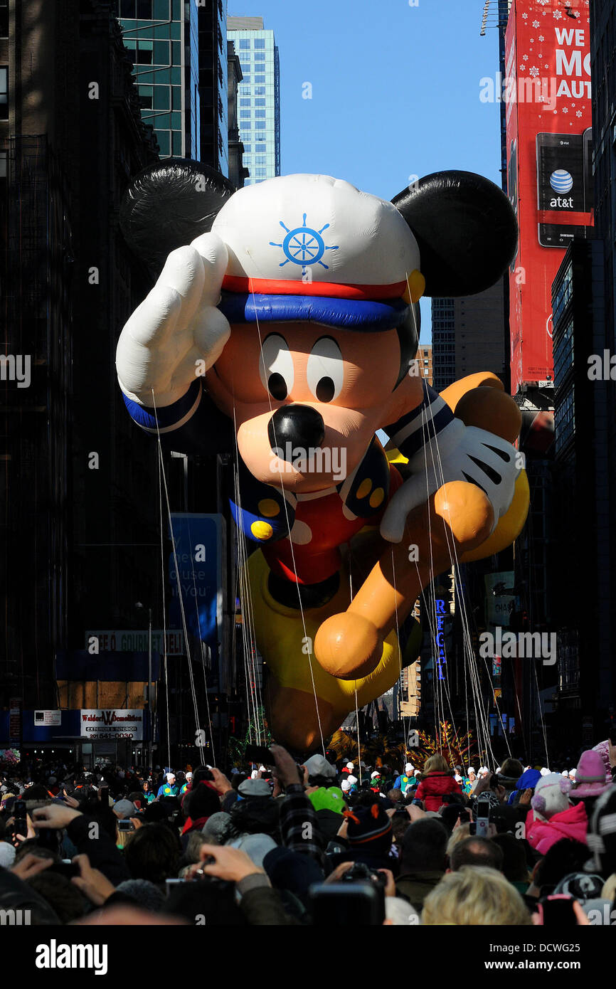 Mickey Mouse, balloon float at Macy's 85th Annual Thanksgiving Day ...