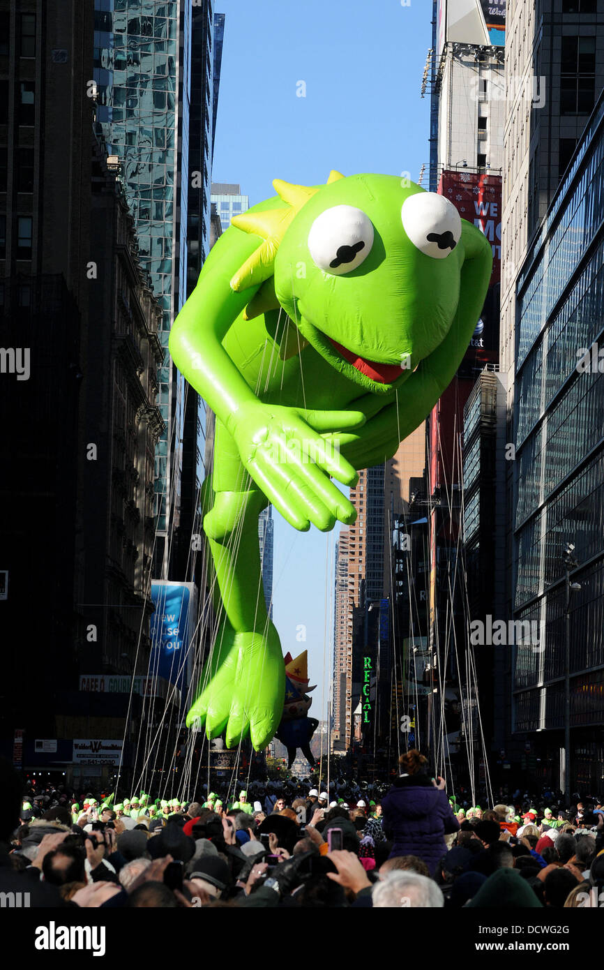 Kermit the frog, balloon float at Macy's 85th Annual Thanksgiving Day ...