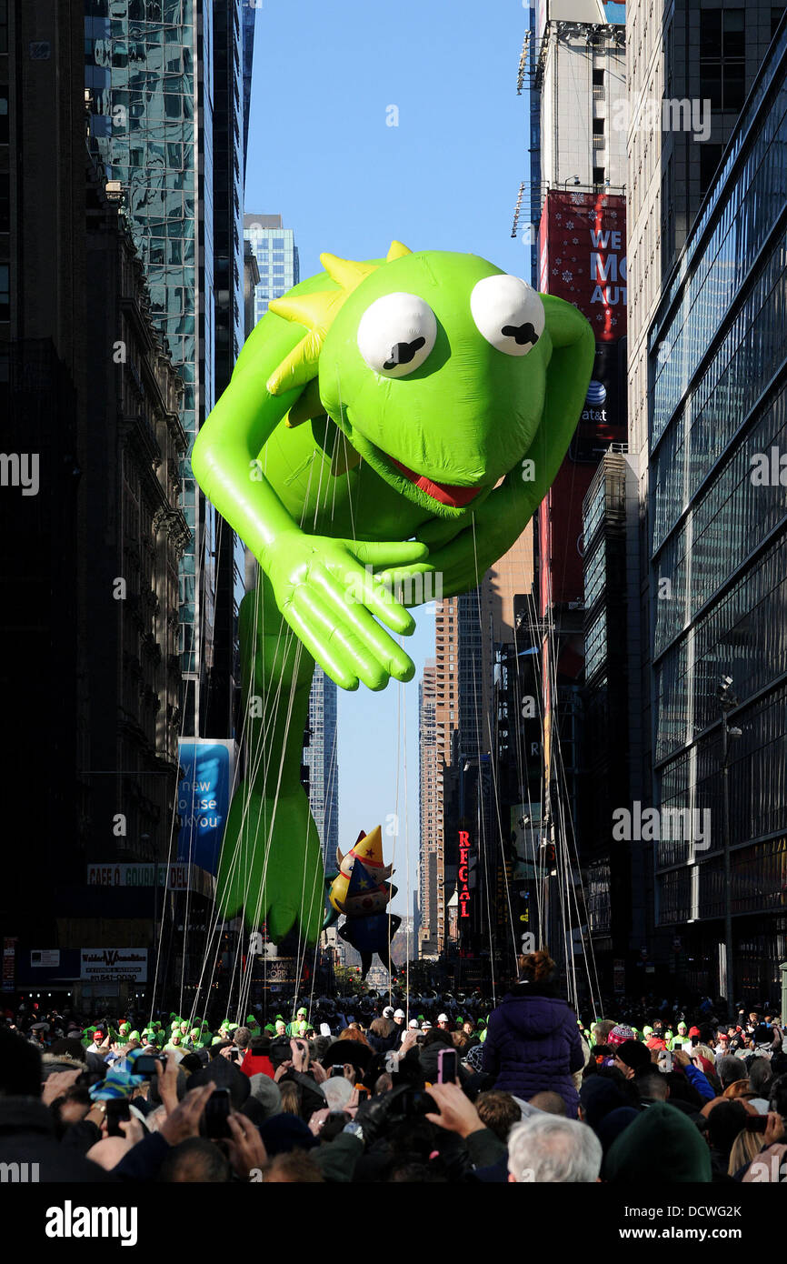 Kermit frog balloon High Resolution Stock Photography and Images - Alamy