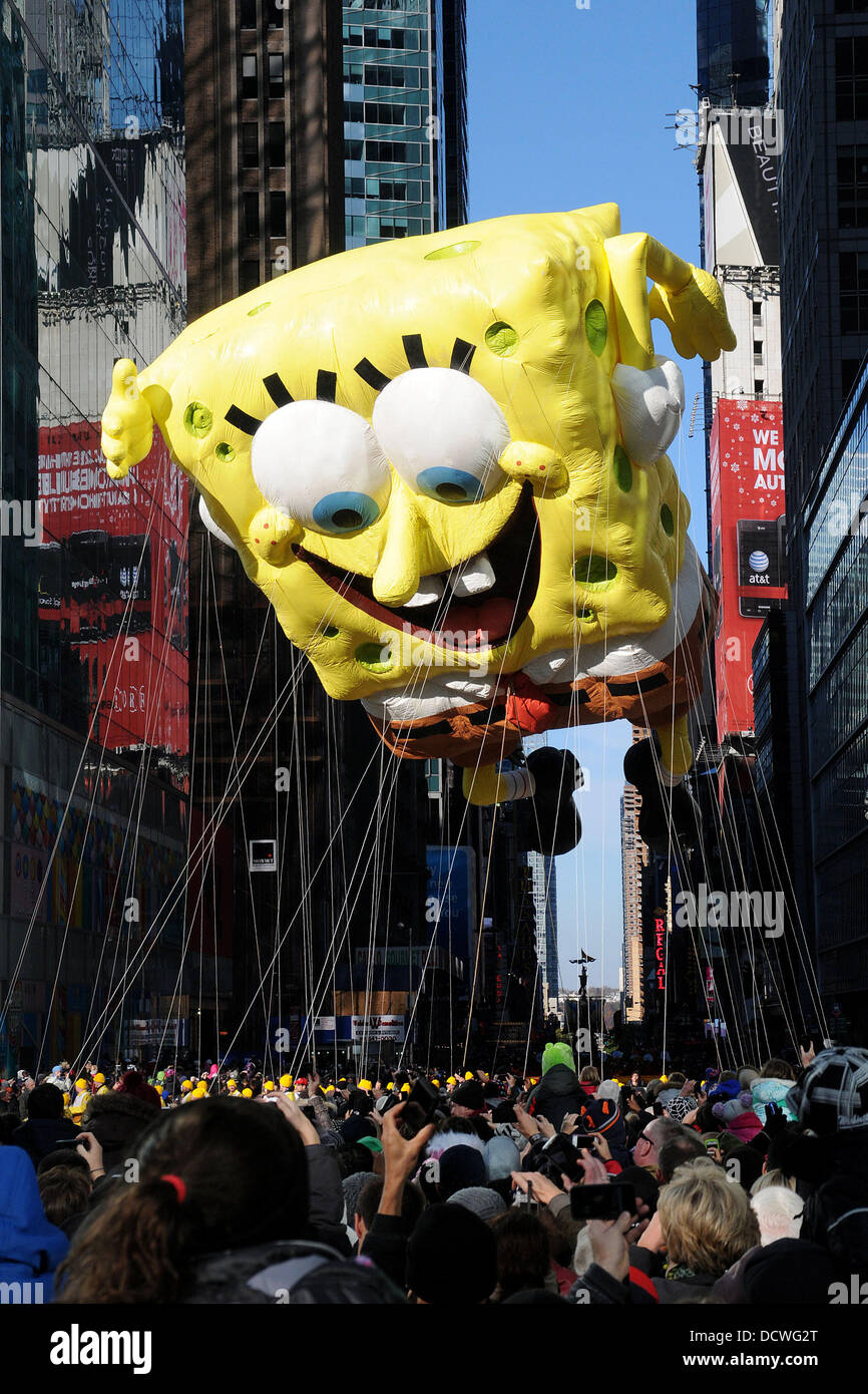 SpongeBob SquarePants, balloon float at Macy's 85th Annual Thanksgiving ...