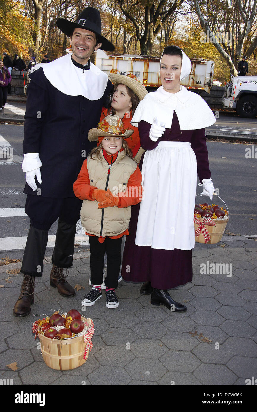 Gabriele Corcos, Debi Mazar, Evelyn Mazar-Corcos and Giulia Mazar ...
