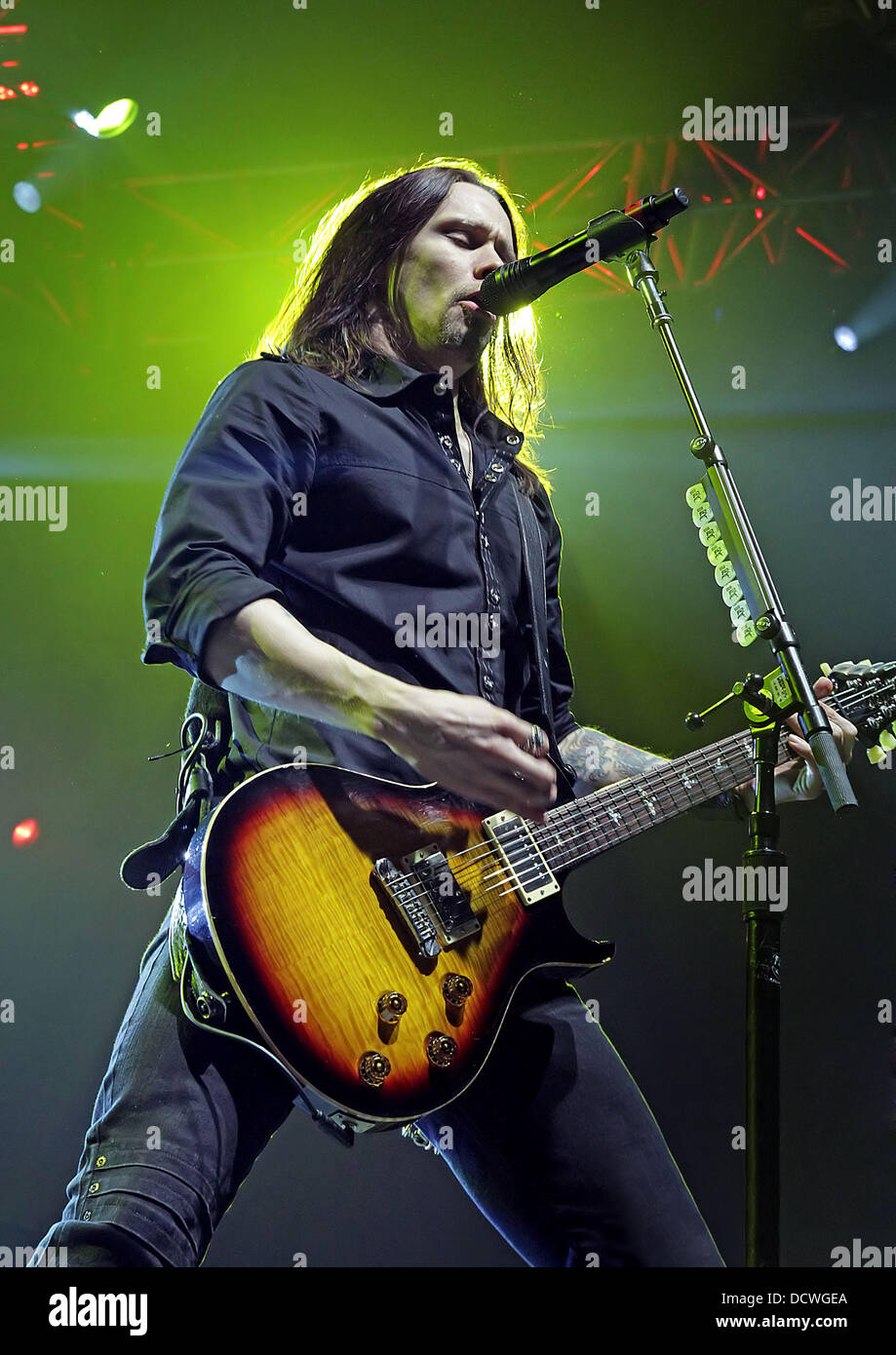 Myles kennedy alter bridge hi-res stock photography and images - Alamy