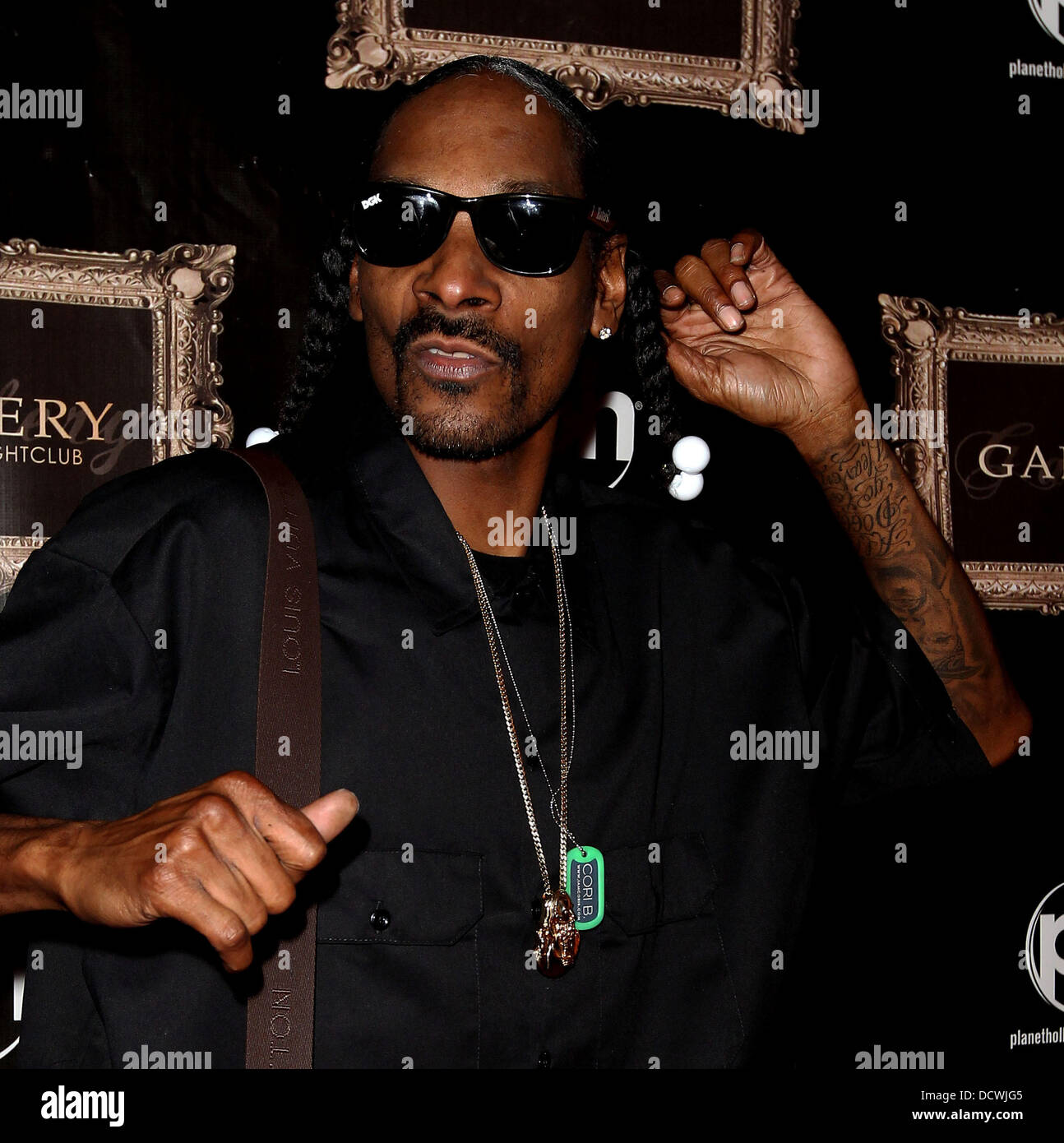 Snoop Dogg Snoop Dogg walks the red carpet at Gallery Nightclub at ...