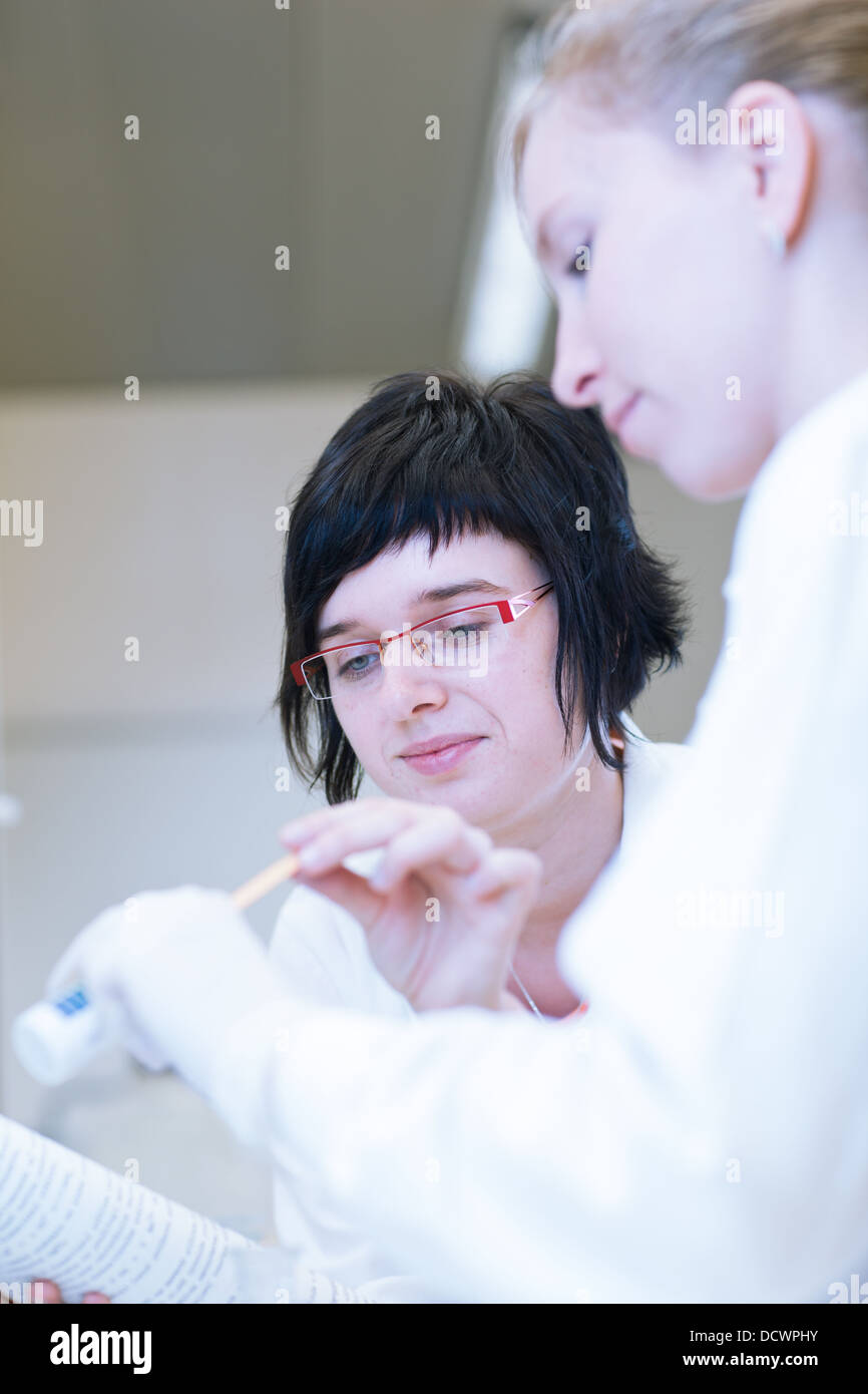 female researcher carrying out research in a chemical lab Stock Photo ...