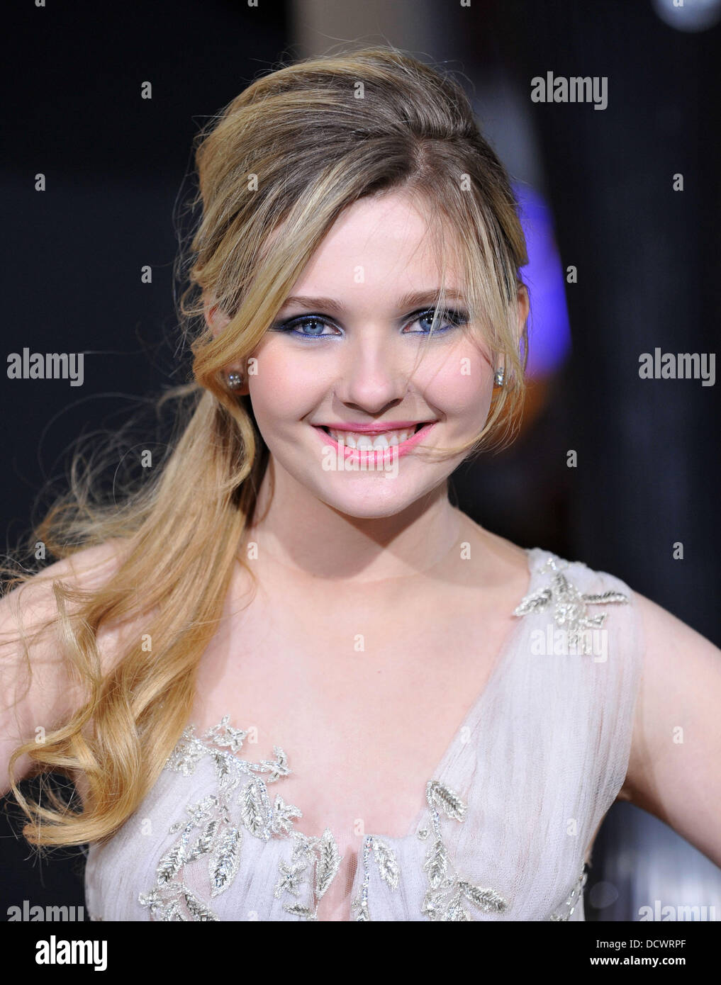 Abigail Breslin Los Angeles premiere of 'New Year's Eve' at Grauman's ...