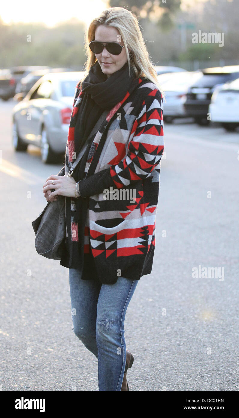Leslie Bibb arrives at Byron & Tracey hair salon in Beverly Hills to ...