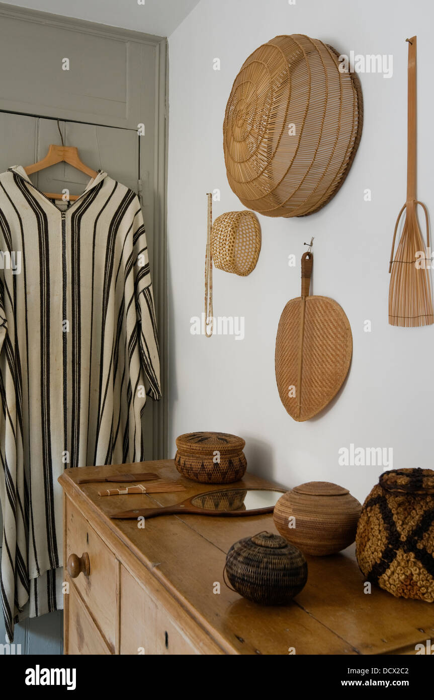 African artifacts hi-res stock photography and images - Alamy