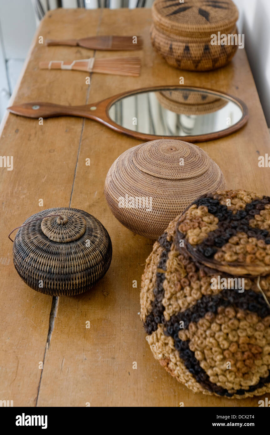 African artifacts hi-res stock photography and images - Alamy