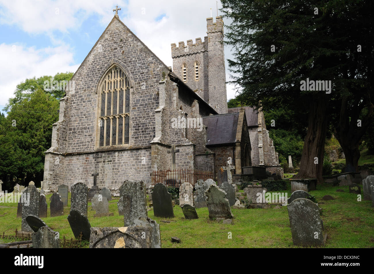 St Martins Church Laugharne burial resting place of Dylan thomas and ...