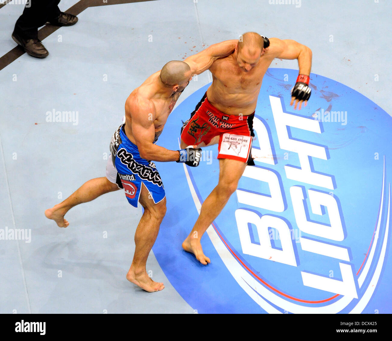 Jared Hamman vs Costa Philippou UFC 140 - Middleweight bout at the Air ...