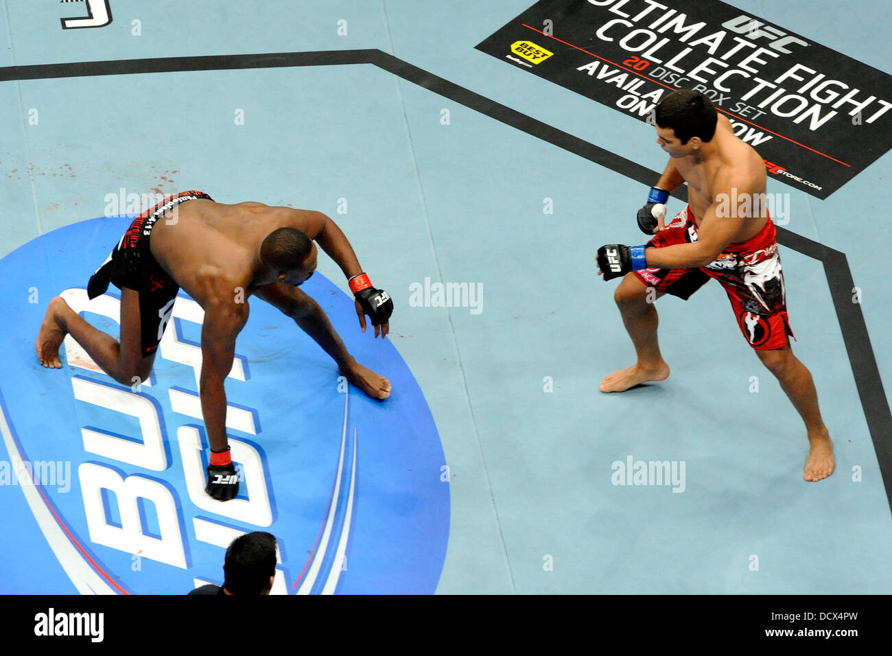 Welterweight bout hi-res stock photography and images - Alamy