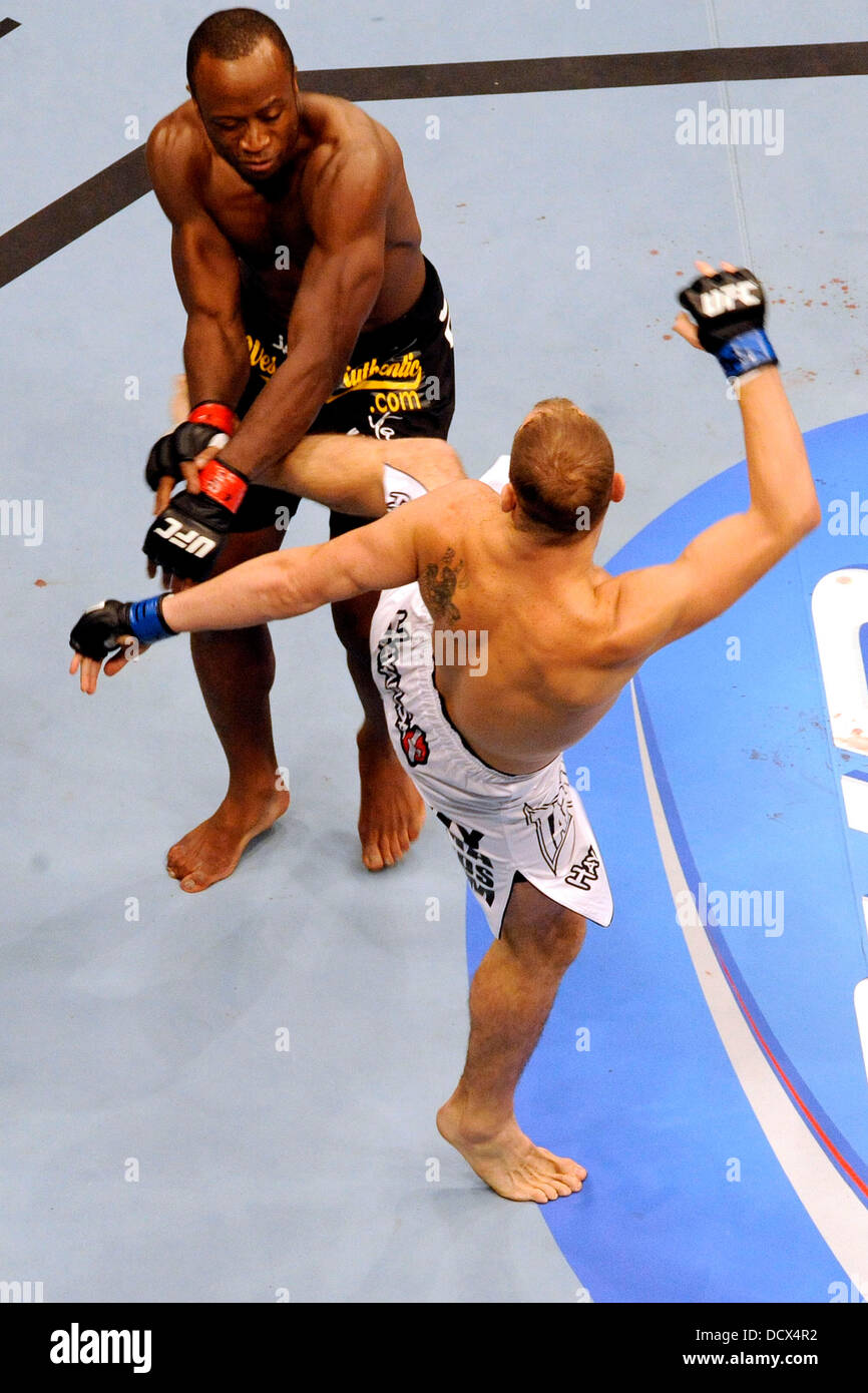 Claude Patrick vs Brian Ebersole UFC 140 Welterweight bout at the Air ...