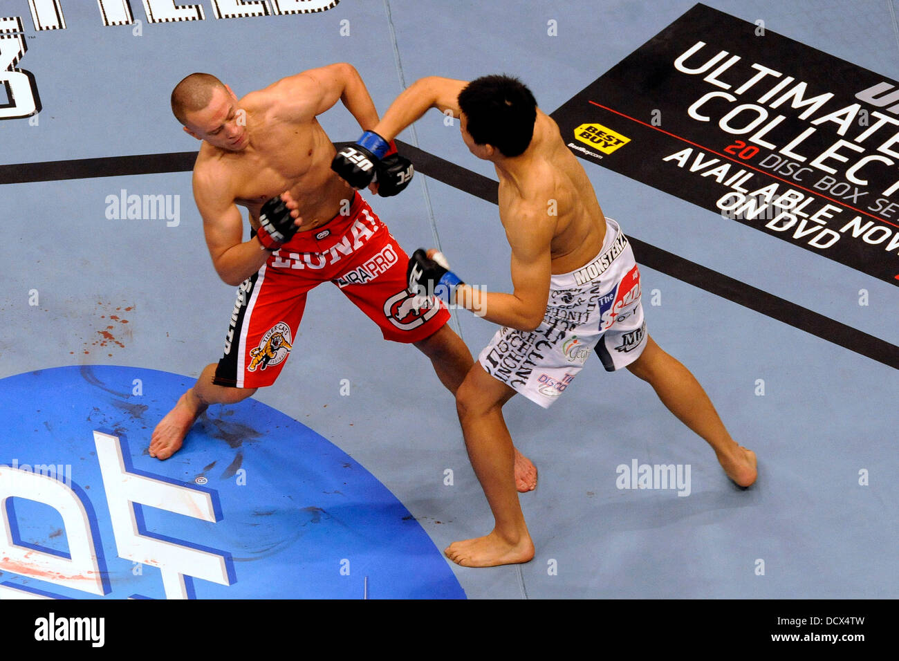 Mark Hominick vs Chan Sung Jung UFC 140 Welterweight bout at the Air ...