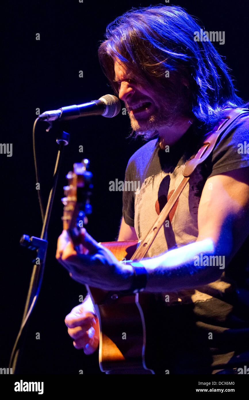 Ray Wilson, (ex-Genesis vocalist) performing live at Teatro do Bairro ...