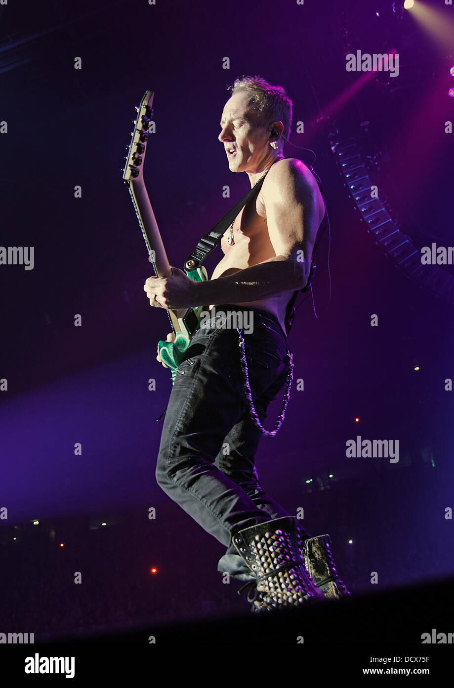 Phil collen of def leppard hi-res stock photography and images - Alamy