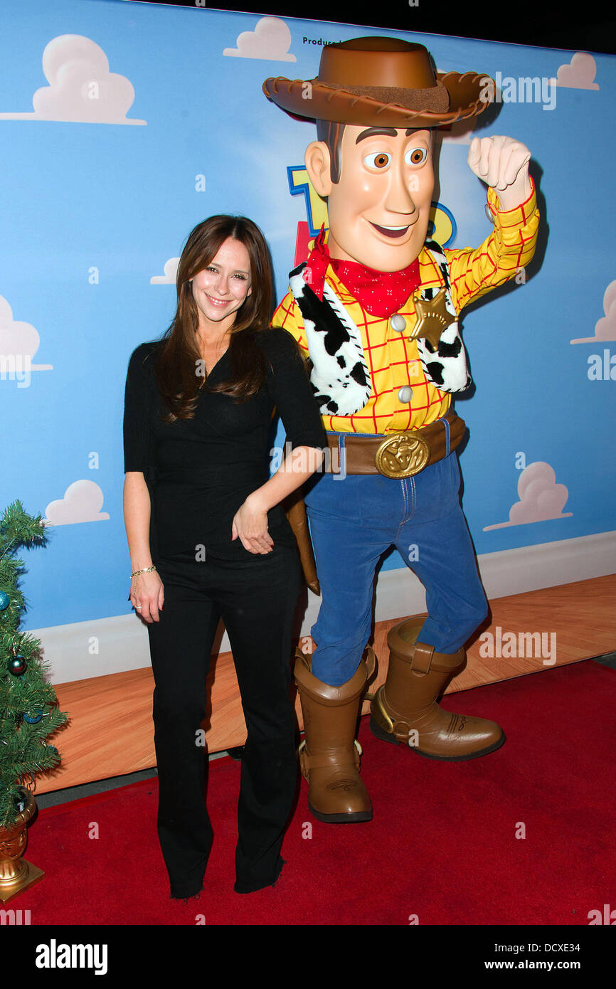 Jennifer Love Hewitt Disney On Ice presents Disney Pixar's "Toy Story 3 ...